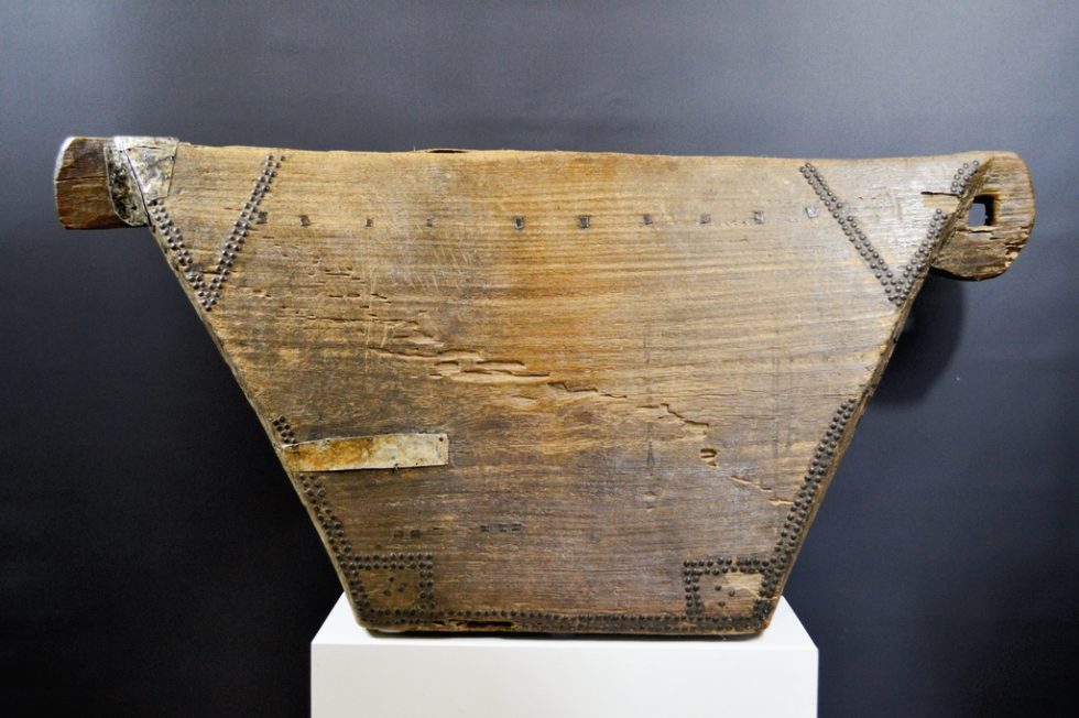 Tetela Lukombé Slit Drum | Exquisite African Art